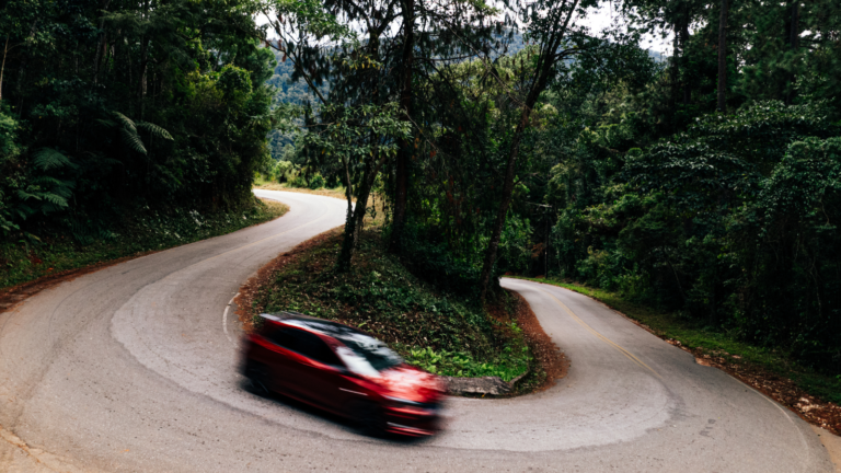 Overtaking Rules: Where Should You Avoid Overtaking?