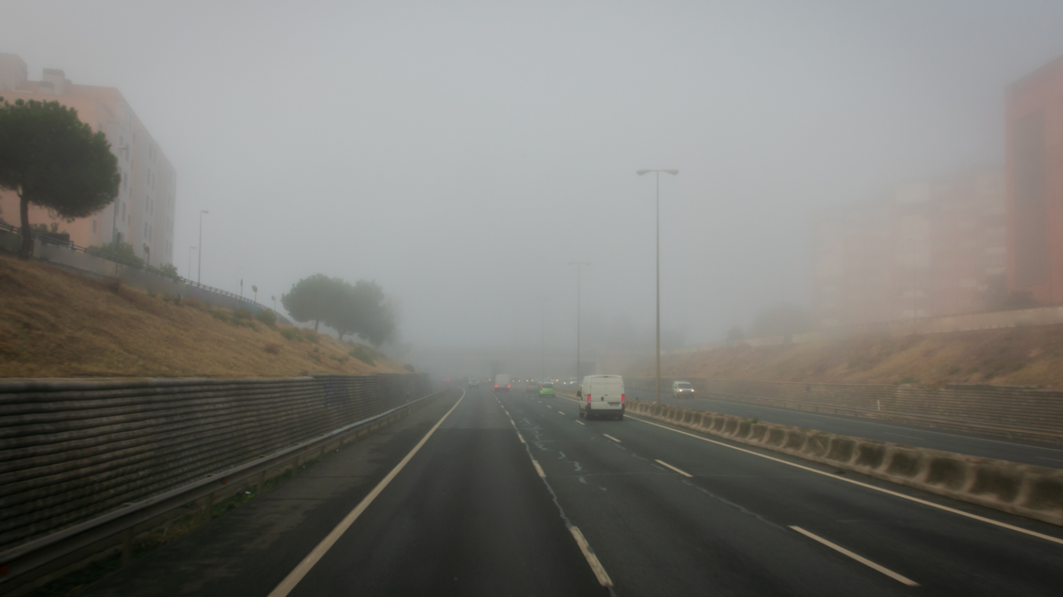 Overtaking Rules: Where Should You Avoid Overtaking?