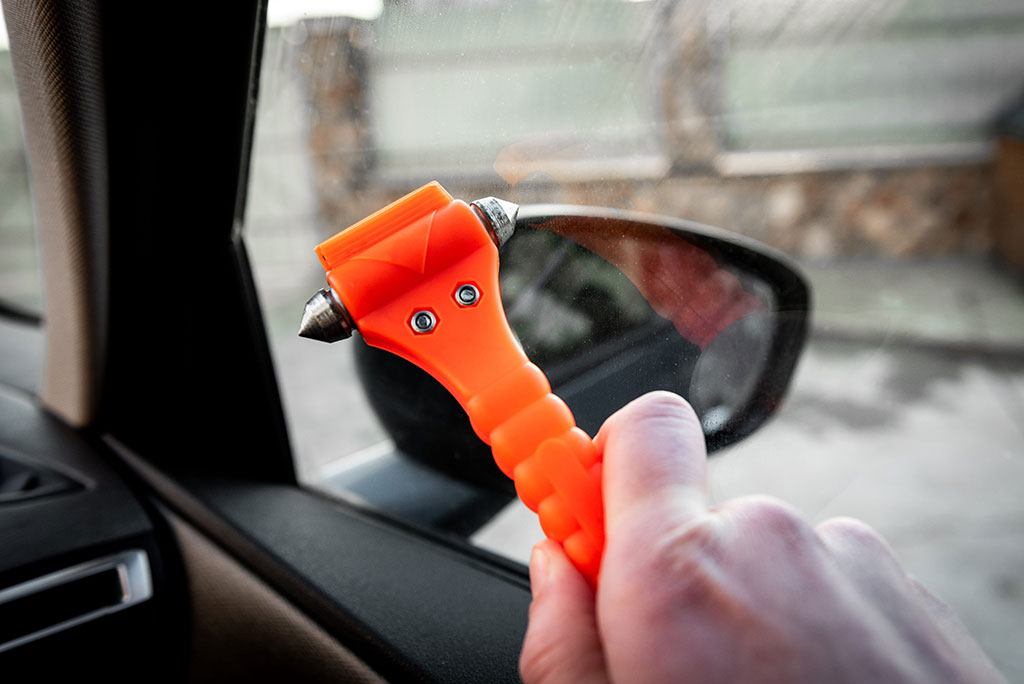 A Guide to Window Breaker Tools: How To Break Car Windows?